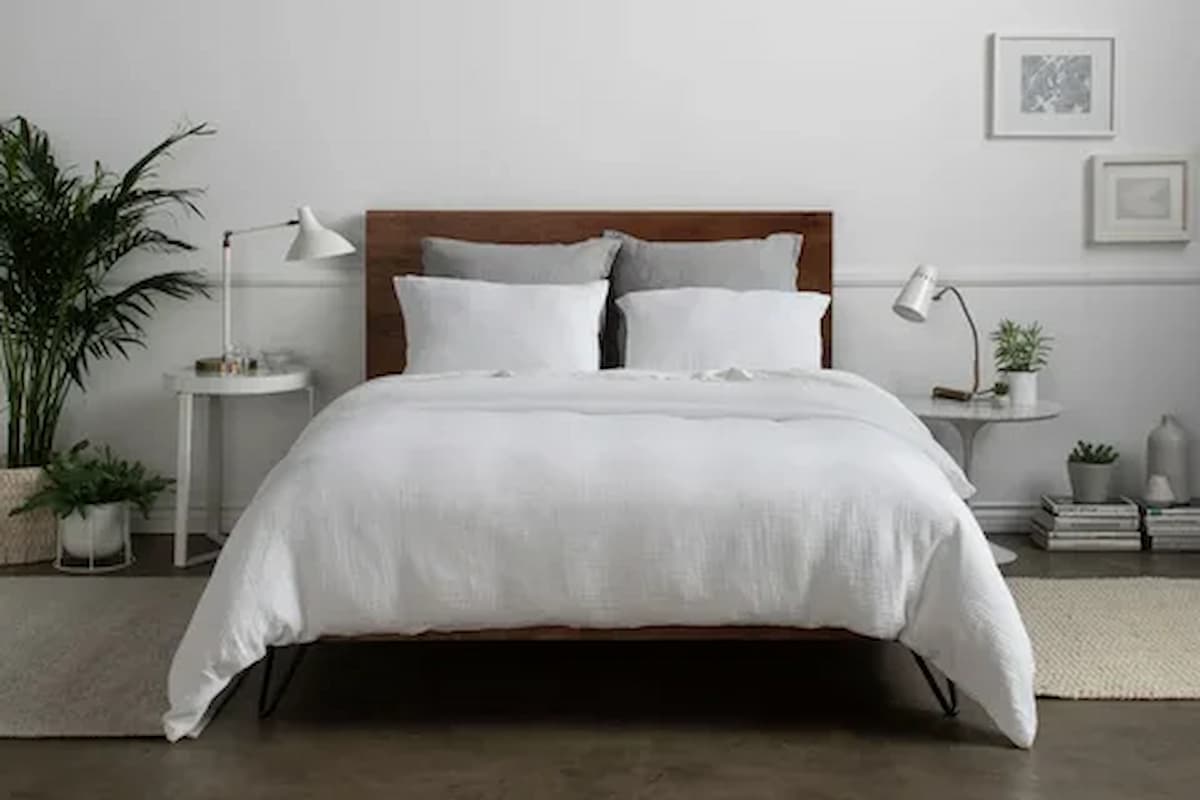 How To Maintain And Care For Luxury Bed Linens Easily