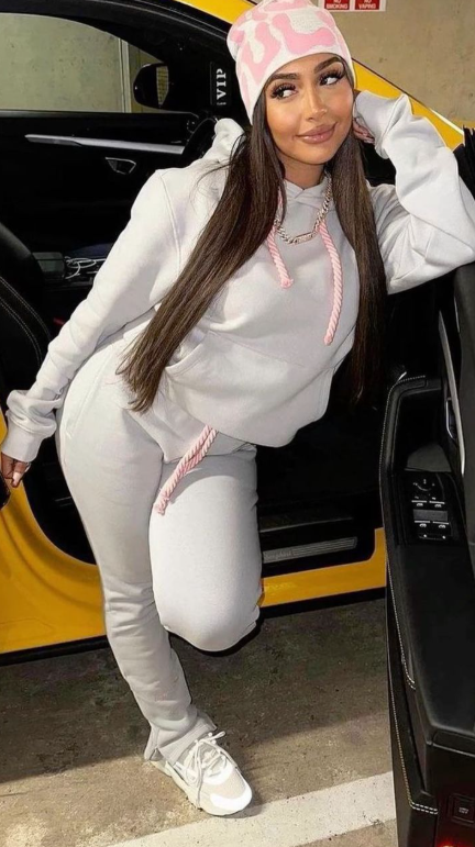 Why People Connect With the Brand Syna World